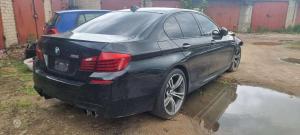 Black BMW M5 2015 in Vilnius, with an engine capacity of 4.40 L and mileage of 203 thousand km for 15800 €, photo 8 on AUTOMOTO.COM.LV