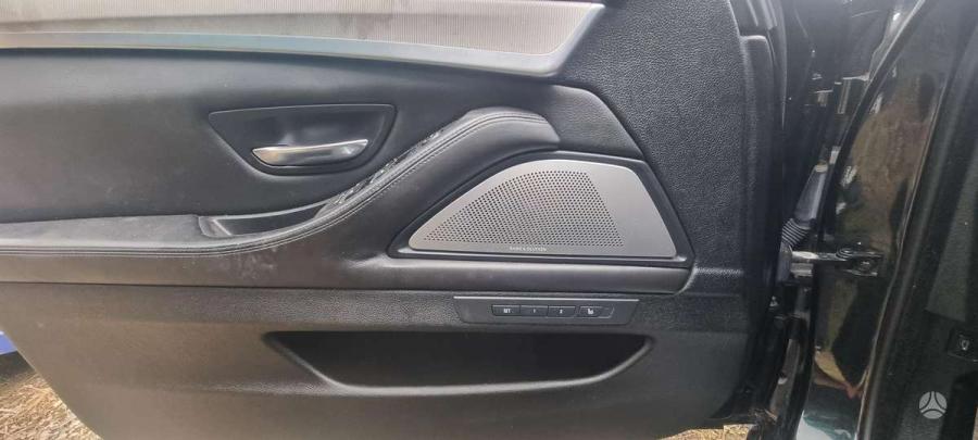 Black BMW M5 2015 in Vilnius, with an engine capacity of 4.40 L and mileage of 203 thousand km for 15800 €, photo 15 on AUTOMOTO.COM.LV