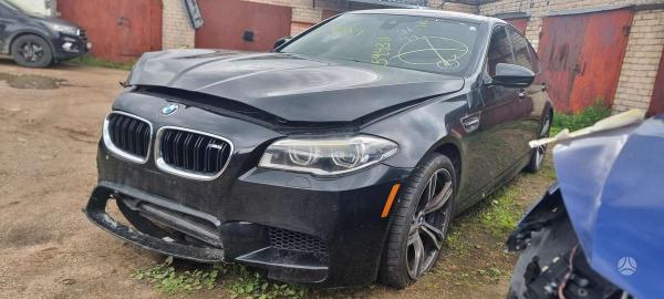 Black BMW M5 2015 in Vilnius, with an engine capacity of 4.40 L and mileage of 203 thousand km for 15800 €, photo 3 on AUTOMOTO.COM.LV