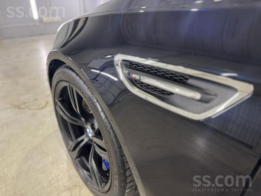 Melns BMW M5 2016 Rīga, ar dzinēja tilpumu 4.40 L un nobraukumu 167 tūkst. km par 34485 €, foto 12 vietnē AUTOMOTO.COM.LV
