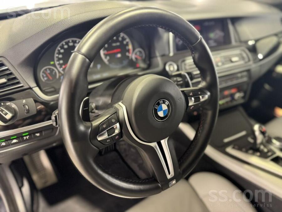 Melns BMW M5 2016 Rīga, ar dzinēja tilpumu 4.40 L un nobraukumu 167 tūkst. km par 34485 €, foto 24 vietnē AUTOMOTO.COM.LV