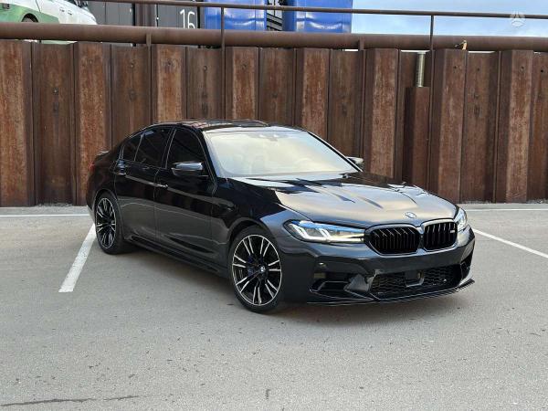 Black BMW M5 2018 in Kaunas, with an engine capacity of 4.40 L and mileage of 83 thousand km for 47500 €, photo 1 on AUTOMOTO.COM.LV