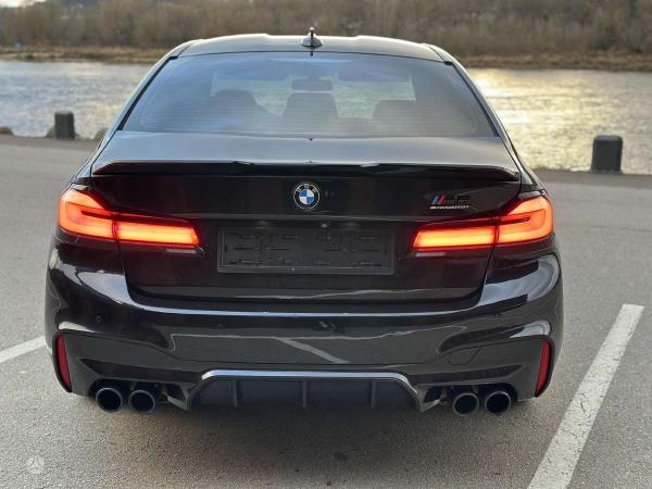 Black BMW M5 2018 in Kaunas, with an engine capacity of 4.40 L and mileage of 83 thousand km for 47500 €, photo 5 on AUTOMOTO.COM.LV