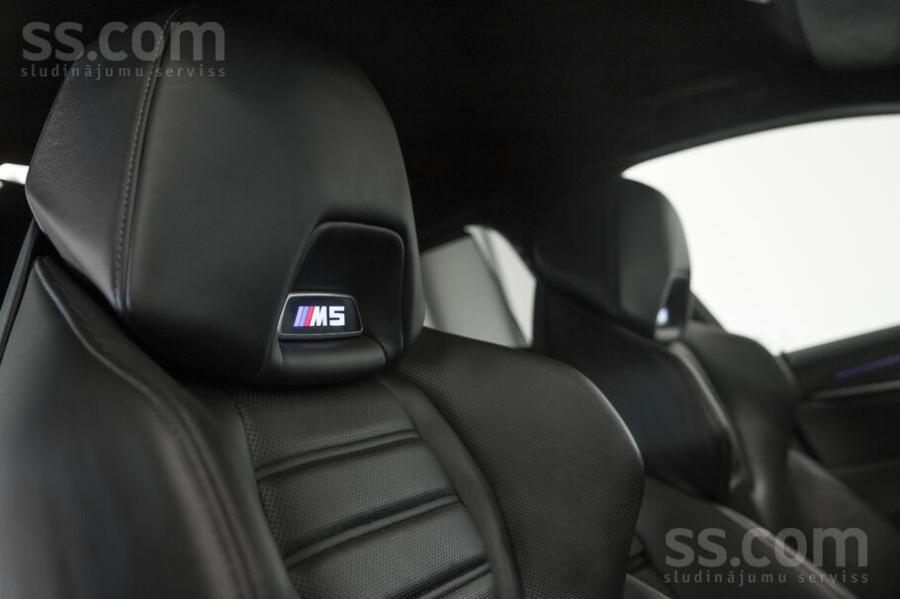 Melns BMW M5 2018 Tukums, ar dzinēja tilpumu 4.40 L un nobraukumu 0 tūkst. km par 59990 €, foto 14 vietnē AUTOMOTO.COM.LV