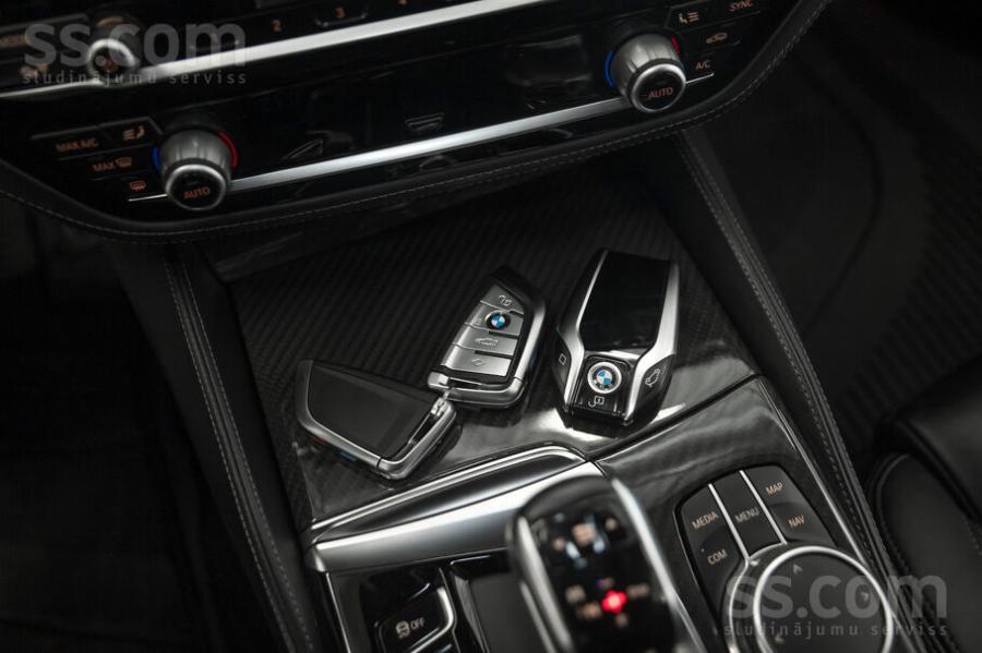 Melns BMW M5 2018 Tukums, ar dzinēja tilpumu 4.40 L un nobraukumu 0 tūkst. km par 59990 €, foto 35 vietnē AUTOMOTO.COM.LV