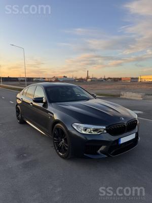 Melns BMW M5 2018 Rīga, ar dzinēja tilpumu 4.40 L un nobraukumu 96 tūkst. km par 54200 €, foto  vietnē AUTOMOTO.COM.LV