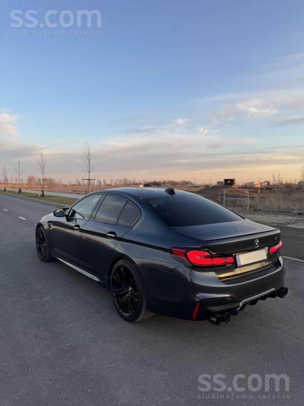 Black BMW M5 2018 in Riga, with an engine capacity of 4.40 L and mileage of 96 thousand km for 54200 €, photo 9 on AUTOMOTO.COM.LV