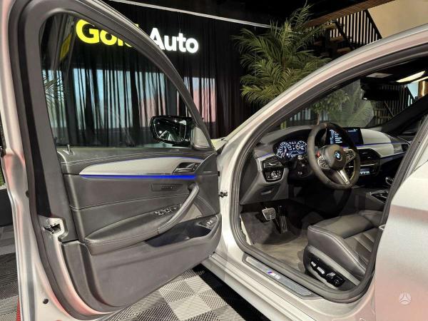 Black BMW M5 2018 in Vilnius, with an engine capacity of 4.40 L and mileage of 69 thousand km for 57000 €, photo 9 on AUTOMOTO.COM.LV