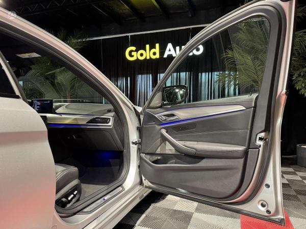 Black BMW M5 2018 in Vilnius, with an engine capacity of 4.40 L and mileage of 69 thousand km for 57000 €, photo 11 on AUTOMOTO.COM.LV