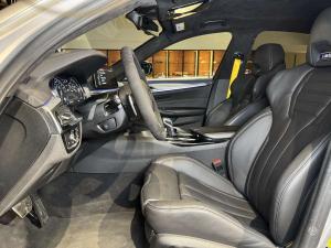 Melns BMW M5 2018 Viļņa, ar dzinēja tilpumu 4.40 L un nobraukumu 69 tūkst. km par 57000 €, foto 13 vietnē AUTOMOTO.COM.LV