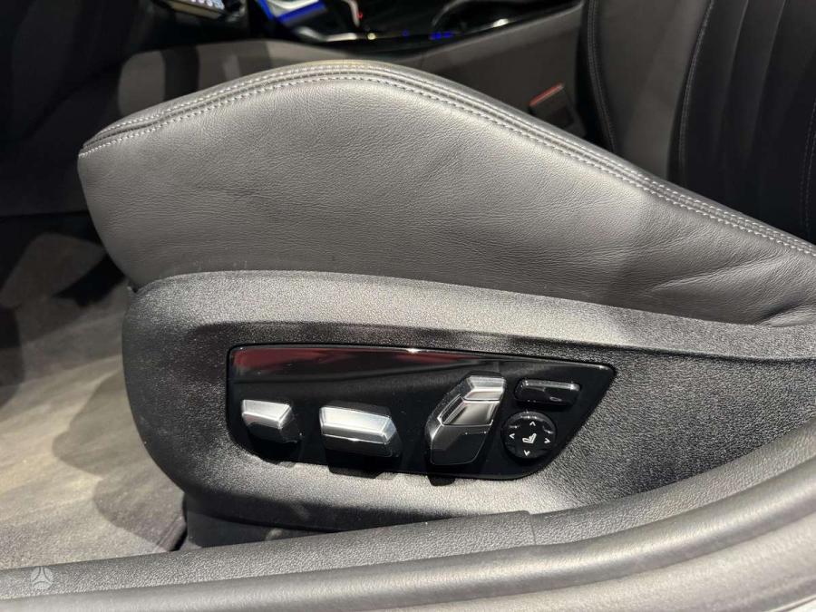 Melns BMW M5 2018 Viļņa, ar dzinēja tilpumu 4.40 L un nobraukumu 69 tūkst. km par 57000 €, foto 31 vietnē AUTOMOTO.COM.LV