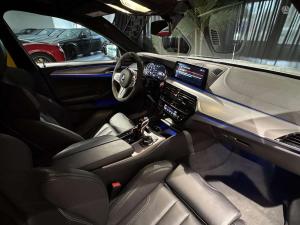 Melns BMW M5 2018 Viļņa, ar dzinēja tilpumu 4.40 L un nobraukumu 69 tūkst. km par 57000 €, foto 33 vietnē AUTOMOTO.COM.LV