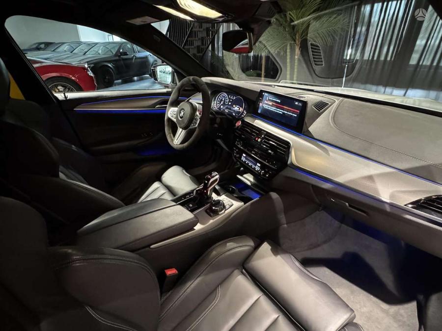 Melns BMW M5 2018 Viļņa, ar dzinēja tilpumu 4.40 L un nobraukumu 69 tūkst. km par 57000 €, foto 33 vietnē AUTOMOTO.COM.LV