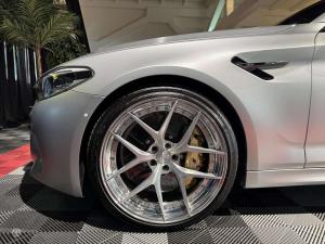 Melns BMW M5 2018 Viļņa, ar dzinēja tilpumu 4.40 L un nobraukumu 69 tūkst. km par 57000 €, foto 37 vietnē AUTOMOTO.COM.LV