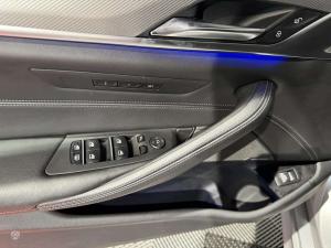 Melns BMW M5 2018 Viļņa, ar dzinēja tilpumu 4.40 L un nobraukumu 69 tūkst. km par 57000 €, foto 40 vietnē AUTOMOTO.COM.LV