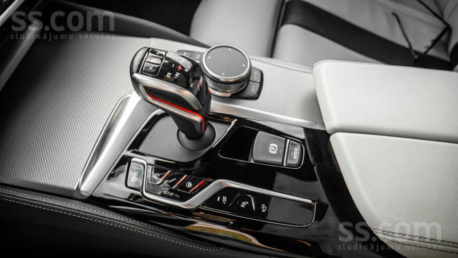 Black BMW M5 2019 in Daugavpils, with an engine capacity of 4.40 L and mileage of 100 thousand km for 62900 €, photo 12 on AUTOMOTO.COM.LV