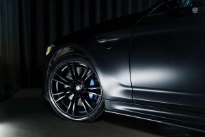 Melns BMW M5 2020 Viļņa, ar dzinēja tilpumu 4.40 L un nobraukumu 51 tūkst. km par 59998 €, foto 17 vietnē AUTOMOTO.COM.LV
