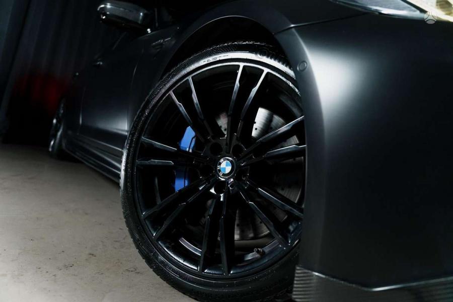 Melns BMW M5 2020 Viļņa, ar dzinēja tilpumu 4.40 L un nobraukumu 51 tūkst. km par 59998 €, foto 18 vietnē AUTOMOTO.COM.LV