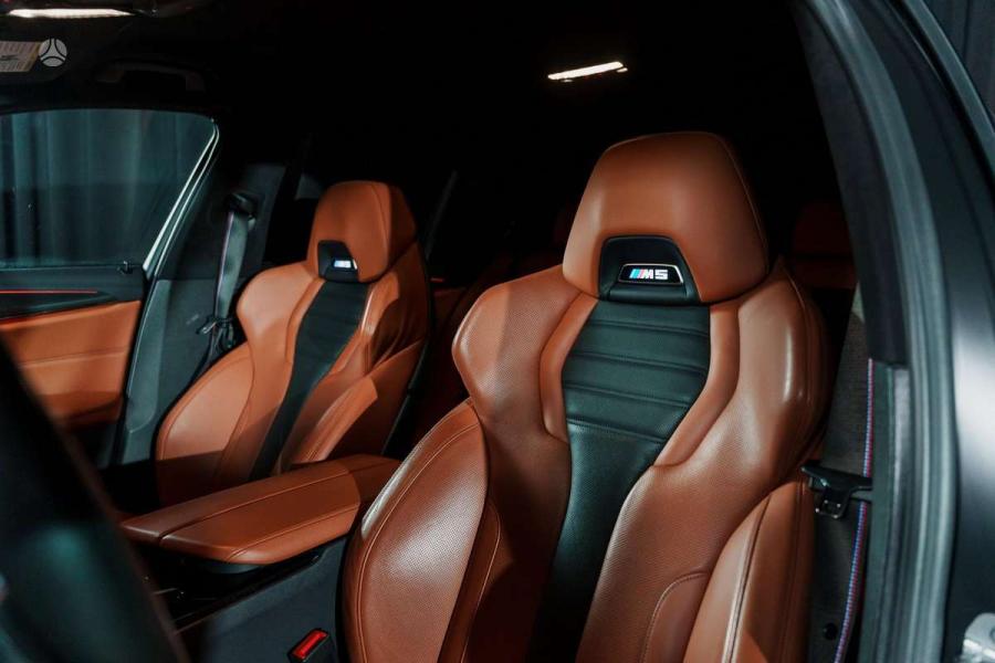 Melns BMW M5 2020 Viļņa, ar dzinēja tilpumu 4.40 L un nobraukumu 51 tūkst. km par 59998 €, foto 22 vietnē AUTOMOTO.COM.LV