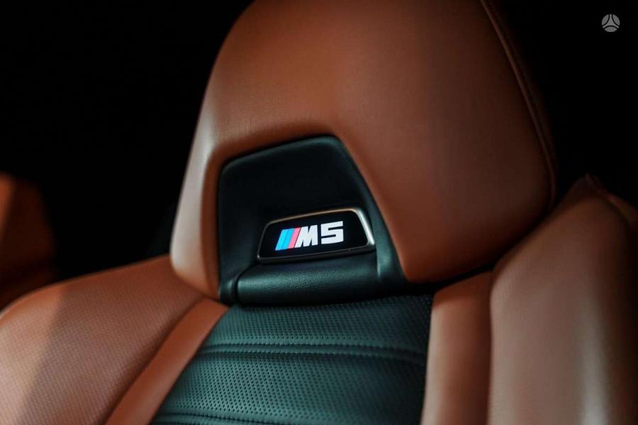 Melns BMW M5 2020 Viļņa, ar dzinēja tilpumu 4.40 L un nobraukumu 51 tūkst. km par 59998 €, foto 23 vietnē AUTOMOTO.COM.LV