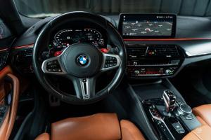 Melns BMW M5 2020 Viļņa, ar dzinēja tilpumu 4.40 L un nobraukumu 51 tūkst. km par 59998 €, foto 24 vietnē AUTOMOTO.COM.LV