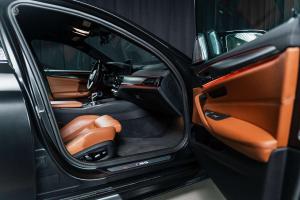 Melns BMW M5 2020 Viļņa, ar dzinēja tilpumu 4.40 L un nobraukumu 51 tūkst. km par 59998 €, foto 35 vietnē AUTOMOTO.COM.LV