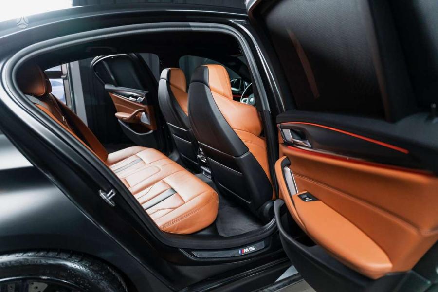 Melns BMW M5 2020 Viļņa, ar dzinēja tilpumu 4.40 L un nobraukumu 51 tūkst. km par 59998 €, foto 37 vietnē AUTOMOTO.COM.LV