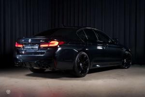 Melns BMW M5 2022 Viļņa, ar dzinēja tilpumu 4.40 L un nobraukumu 21 tūkst. km par 72999 €, foto 4 vietnē AUTOMOTO.COM.LV