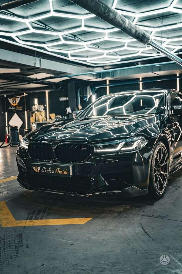 Melns BMW M5 2022 Kauņa, ar dzinēja tilpumu 4.40 L un nobraukumu 62 tūkst. km par 58600 €, foto 1 vietnē AUTOMOTO.COM.LV