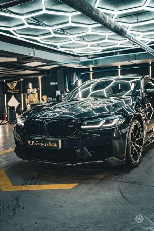 Black BMW M5 2022 in Kaunas, with an engine capacity of 4.40 L and mileage of 62 thousand km for 58600 €, photo  on AUTOMOTO.COM.LV