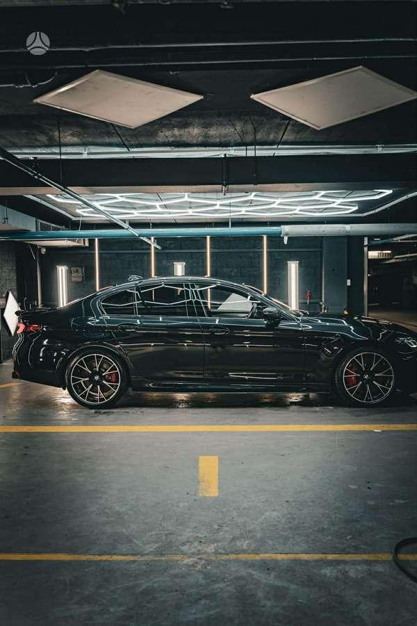 Melns BMW M5 2022 Kauņa, ar dzinēja tilpumu 4.40 L un nobraukumu 62 tūkst. km par 58600 €, foto 3 vietnē AUTOMOTO.COM.LV