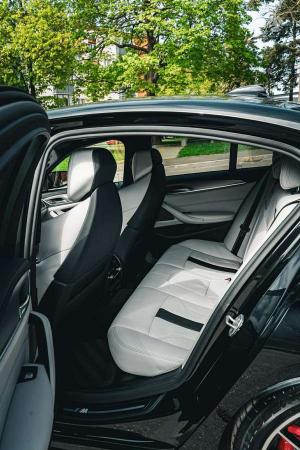Melns BMW M5 2022 Kauņa, ar dzinēja tilpumu 4.40 L un nobraukumu 62 tūkst. km par 58600 €, foto 6 vietnē AUTOMOTO.COM.LV