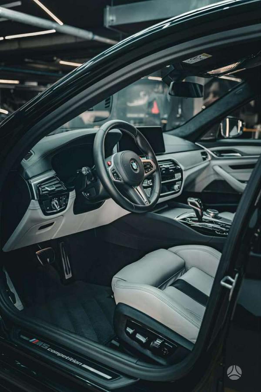 Melns BMW M5 2022 Kauņa, ar dzinēja tilpumu 4.40 L un nobraukumu 62 tūkst. km par 58600 €, foto 19 vietnē AUTOMOTO.COM.LV