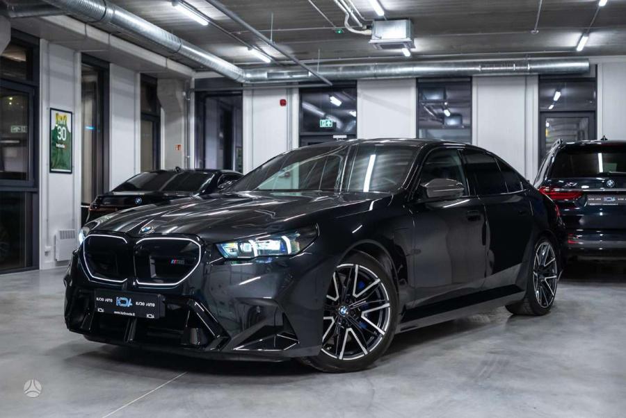 Black BMW M5 2024 in Marijampole, with an engine capacity of 4.40 L and mileage of 15 thousand km for 126950 €, photo 3 on AUTOMOTO.COM.LV