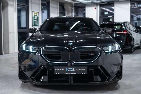 Melns BMW M5 2024 Marijampole, ar dzinēja tilpumu 4.40 L un nobraukumu 15 tūkst. km par 126950 €, foto 2 vietnē AUTOMOTO.COM.LV