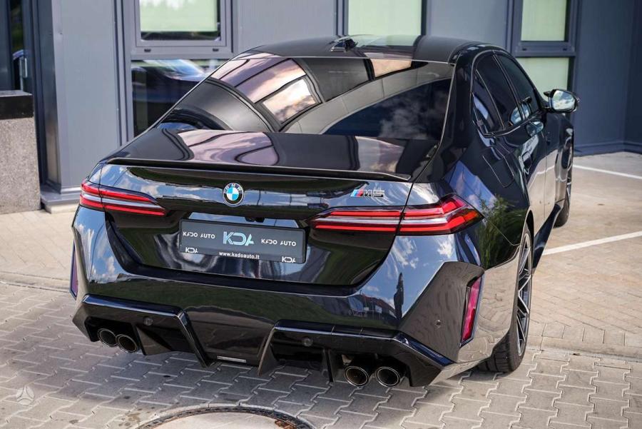 Black BMW M5 2024 in Kaunas, with an engine capacity of 4.40 L and mileage of 19 thousand km for 111450 €, photo 14 on AUTOMOTO.COM.LV