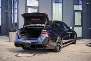 Black BMW M5 2024 in Kaunas, with an engine capacity of 4.40 L and mileage of 19 thousand km for 111450 €, photo 16 on AUTOMOTO.COM.LV