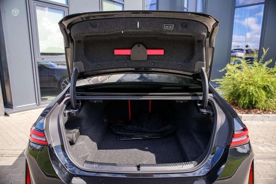 Black BMW M5 2024 in Kaunas, with an engine capacity of 4.40 L and mileage of 19 thousand km for 111450 €, photo 17 on AUTOMOTO.COM.LV
