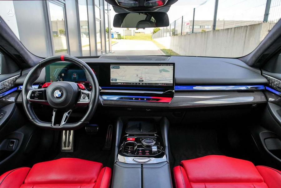 Black BMW M5 2024 in Kaunas, with an engine capacity of 4.40 L and mileage of 19 thousand km for 111450 €, photo 19 on AUTOMOTO.COM.LV
