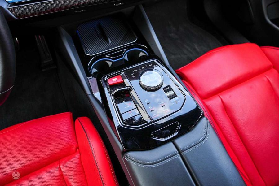 Black BMW M5 2024 in Kaunas, with an engine capacity of 4.40 L and mileage of 19 thousand km for 111450 €, photo 24 on AUTOMOTO.COM.LV