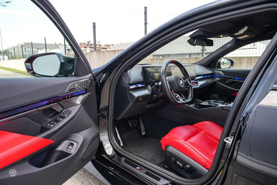 Black BMW M5 2024 in Kaunas, with an engine capacity of 4.40 L and mileage of 19 thousand km for 111450 €, photo 27 on AUTOMOTO.COM.LV