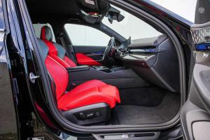 Black BMW M5 2024 in Kaunas, with an engine capacity of 4.40 L and mileage of 19 thousand km for 111450 €, photo 47 on AUTOMOTO.COM.LV