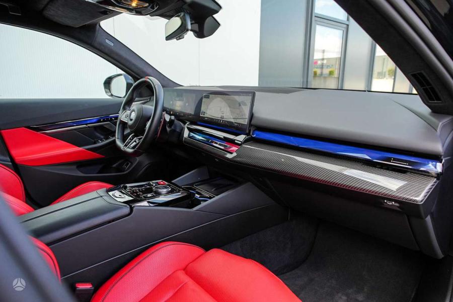 Black BMW M5 2024 in Kaunas, with an engine capacity of 4.40 L and mileage of 19 thousand km for 111450 €, photo 48 on AUTOMOTO.COM.LV