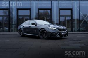 Melns BMW M5 2025 Rīga, ar dzinēja tilpumu 4.40 L un nobraukumu 6 tūkst. km par 139990 €, foto  vietnē AUTOMOTO.COM.LV