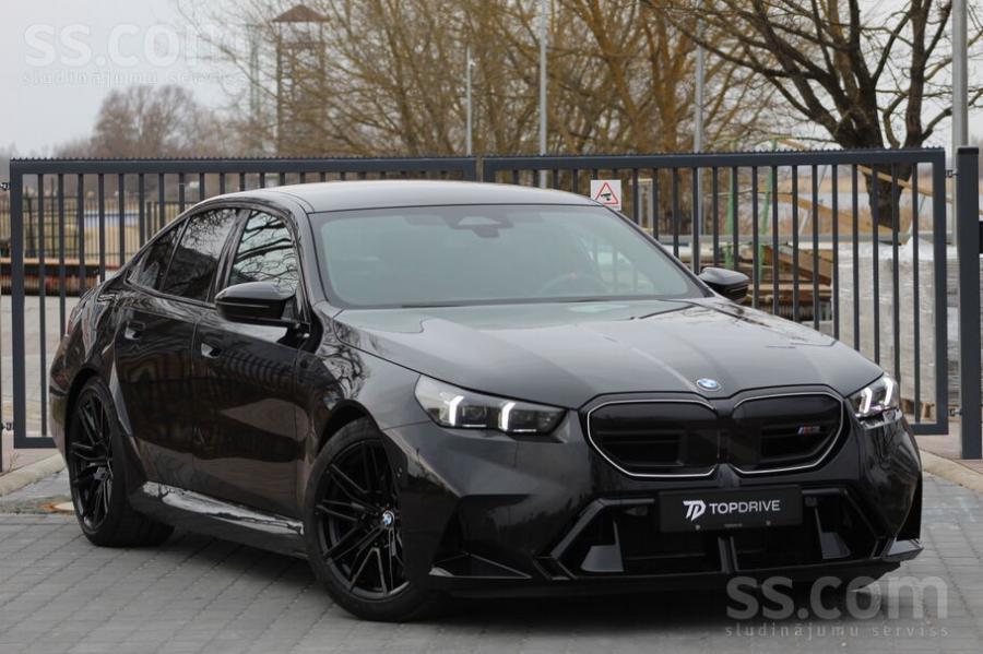 Melns BMW M5 2025 Jelgava, ar dzinēja tilpumu 4.40 L un nobraukumu 8 tūkst. km par 118000 €, foto 1 vietnē AUTOMOTO.COM.LV