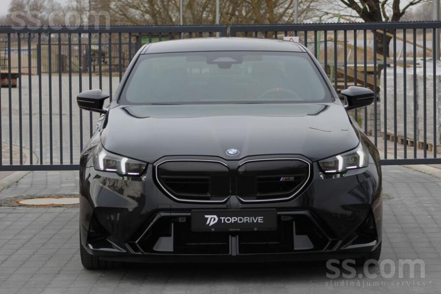 Melns BMW M5 2025 Jelgava, ar dzinēja tilpumu 4.40 L un nobraukumu 8 tūkst. km par 118000 €, foto 4 vietnē AUTOMOTO.COM.LV