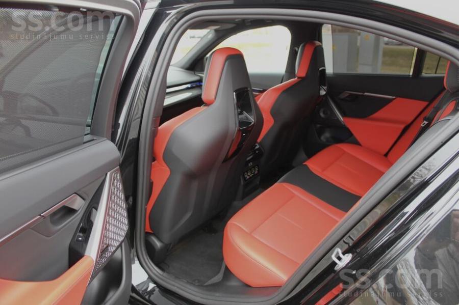 Melns BMW M5 2025 Jelgava, ar dzinēja tilpumu 4.40 L un nobraukumu 8 tūkst. km par 118000 €, foto 16 vietnē AUTOMOTO.COM.LV