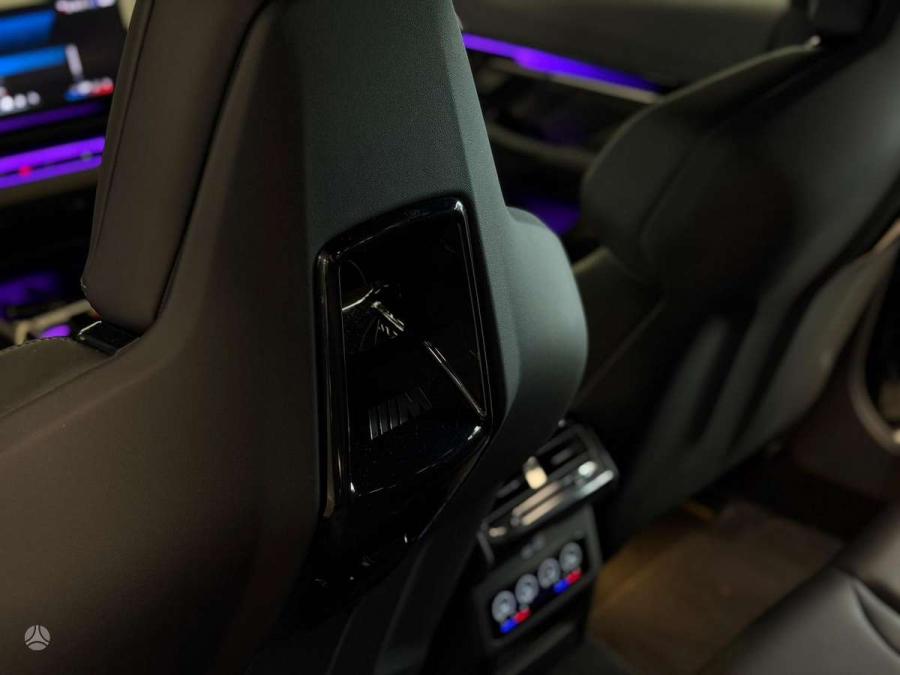 Black BMW M5 2025 in Klaipeda, with an engine capacity of 4.40 L and mileage of 7 thousand km for 112000 €, photo 26 on AUTOMOTO.COM.LV