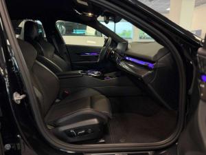 Black BMW M5 2025 in Klaipeda, with an engine capacity of 4.40 L and mileage of 7 thousand km for 112000 €, photo 28 on AUTOMOTO.COM.LV