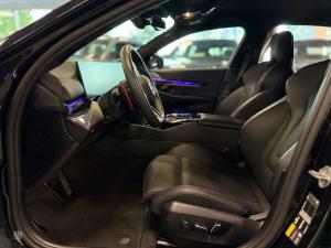 Black BMW M5 2025 in Klaipeda, with an engine capacity of 4.40 L and mileage of 7 thousand km for 112000 €, photo 30 on AUTOMOTO.COM.LV